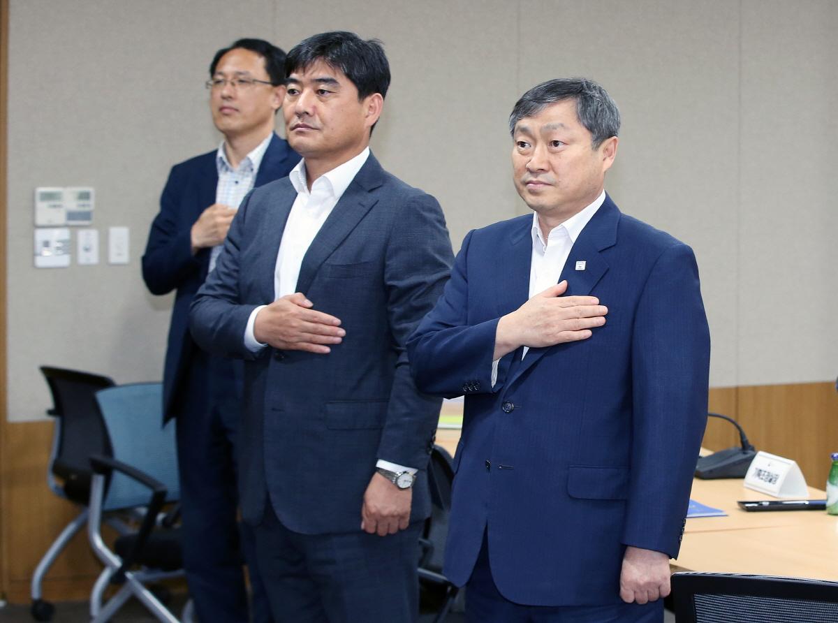 Vice Minister Chairs Superintendent Meeting